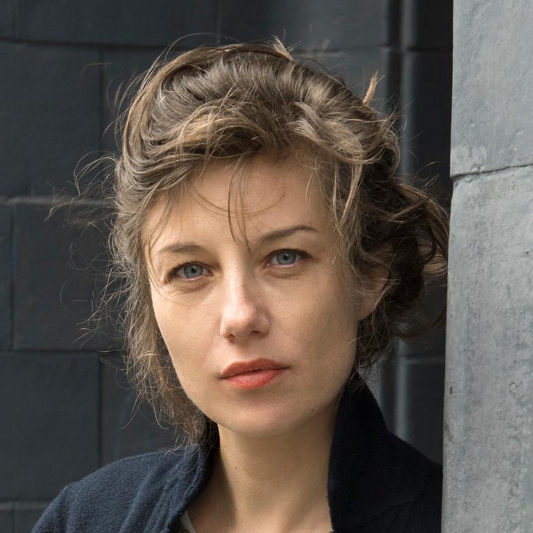 Angela (a strange loop), texte et direction, Susanne Kennedy, mise en scène Markus Selg. Odéon ...